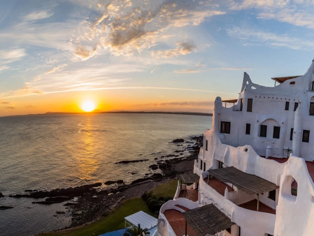 【Punta Ballena 🐋】Descubre un verdadero paraíso costero - Emigrar hoy